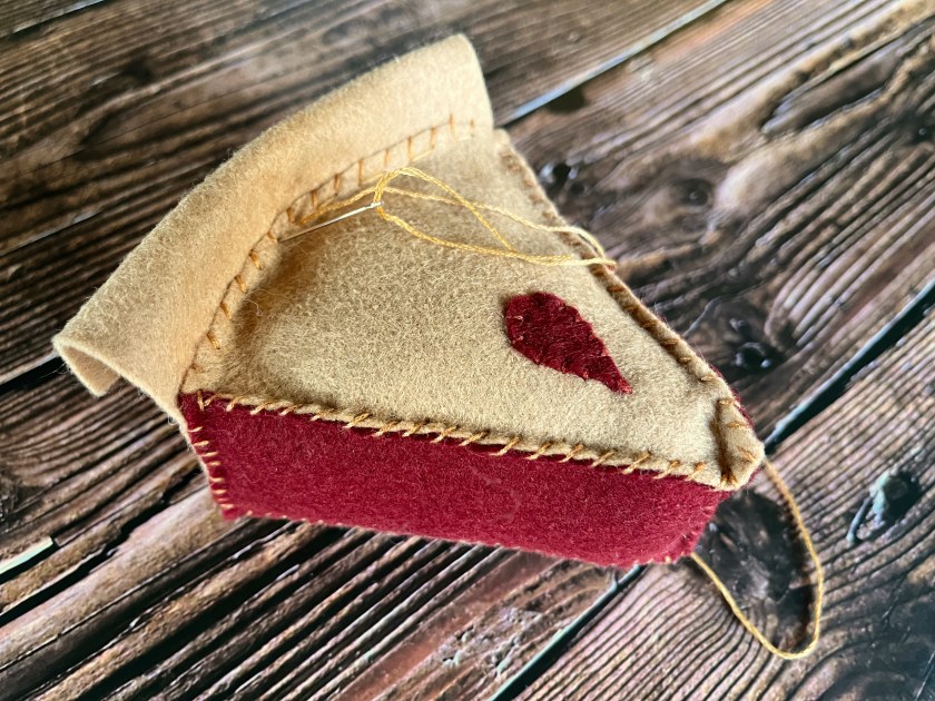 DIY – Felt Pie – Whole Heartily