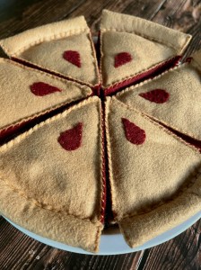DIY – Felt Pie – Whole Heartily