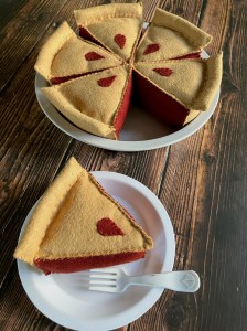 DIY – Felt Pie – Whole Heartily