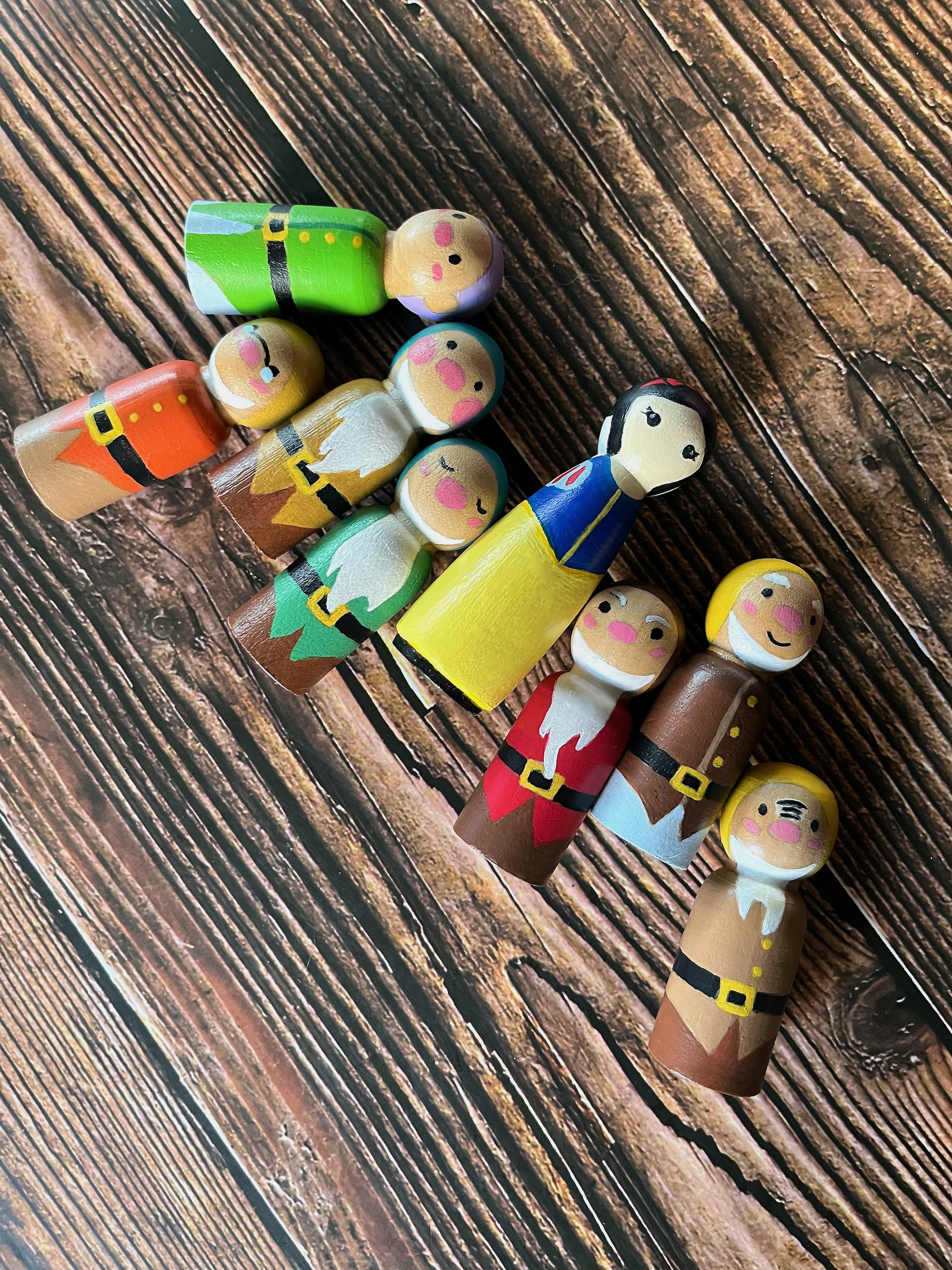 DIY – Snow White and the Seven Dwarfs Peg Dolls – Whole Heartily