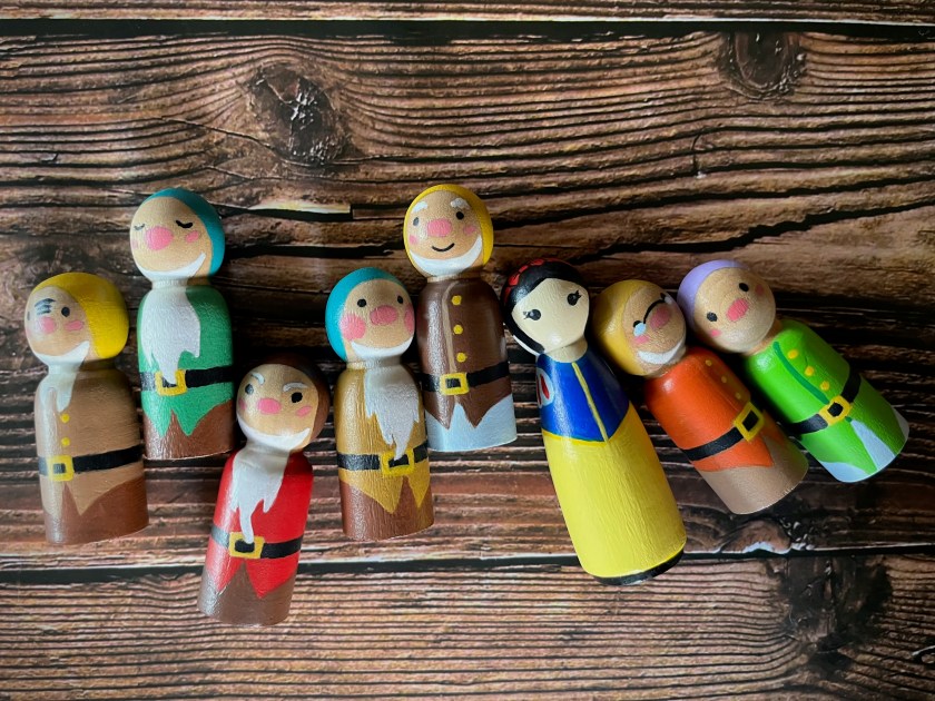DIY – Snow White and the Seven Dwarfs Peg Dolls – Whole Heartily